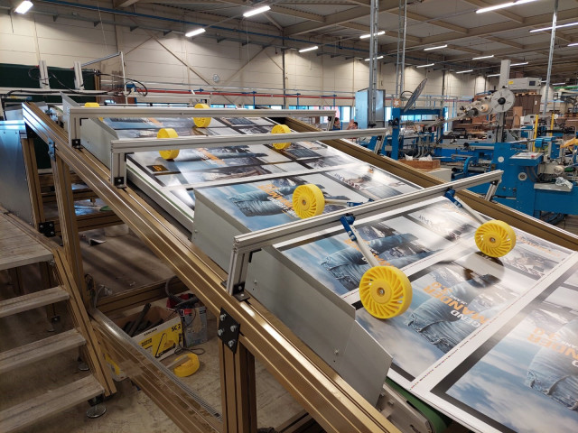 Litho laminating,sticking of posters on corrugated cardboard - Cordial